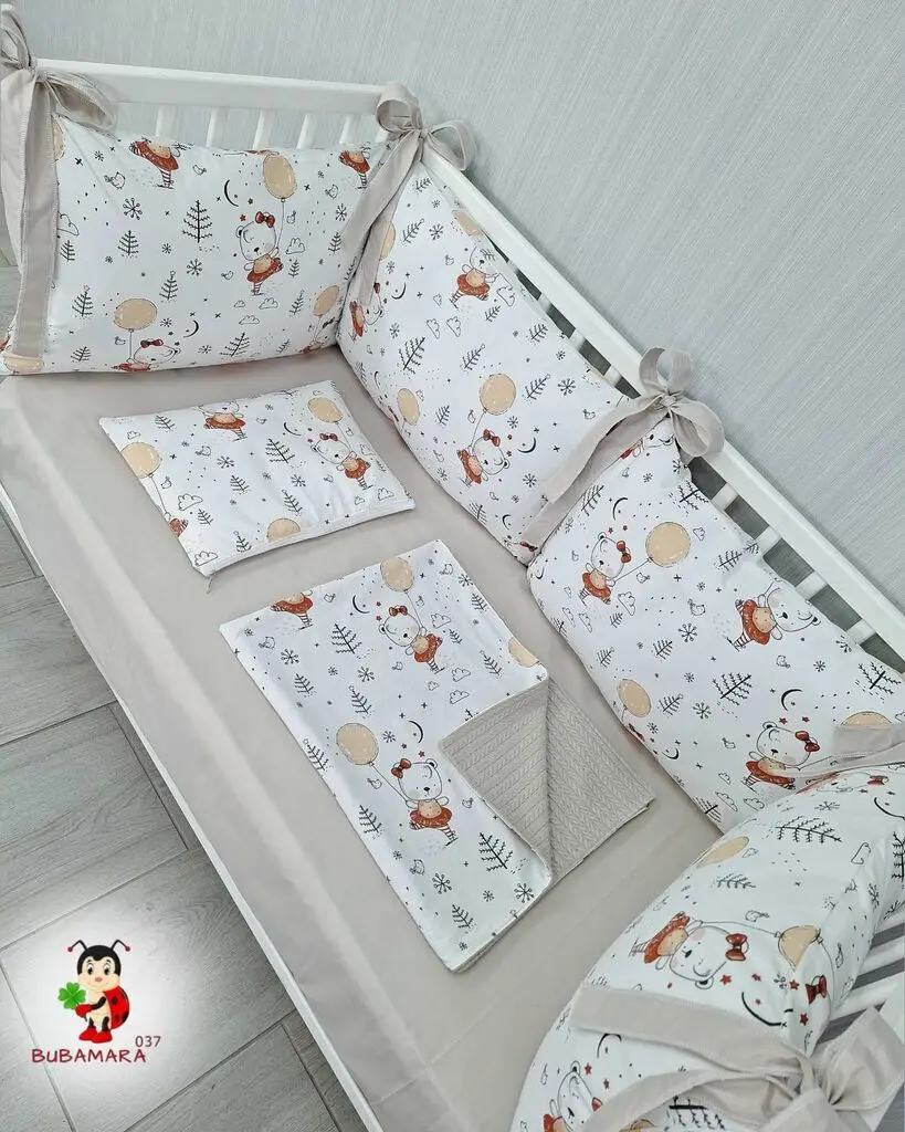 Bubamara037 Set posteljine za krevetac sa ogradicom od jastuka Meda s balonom, Bež