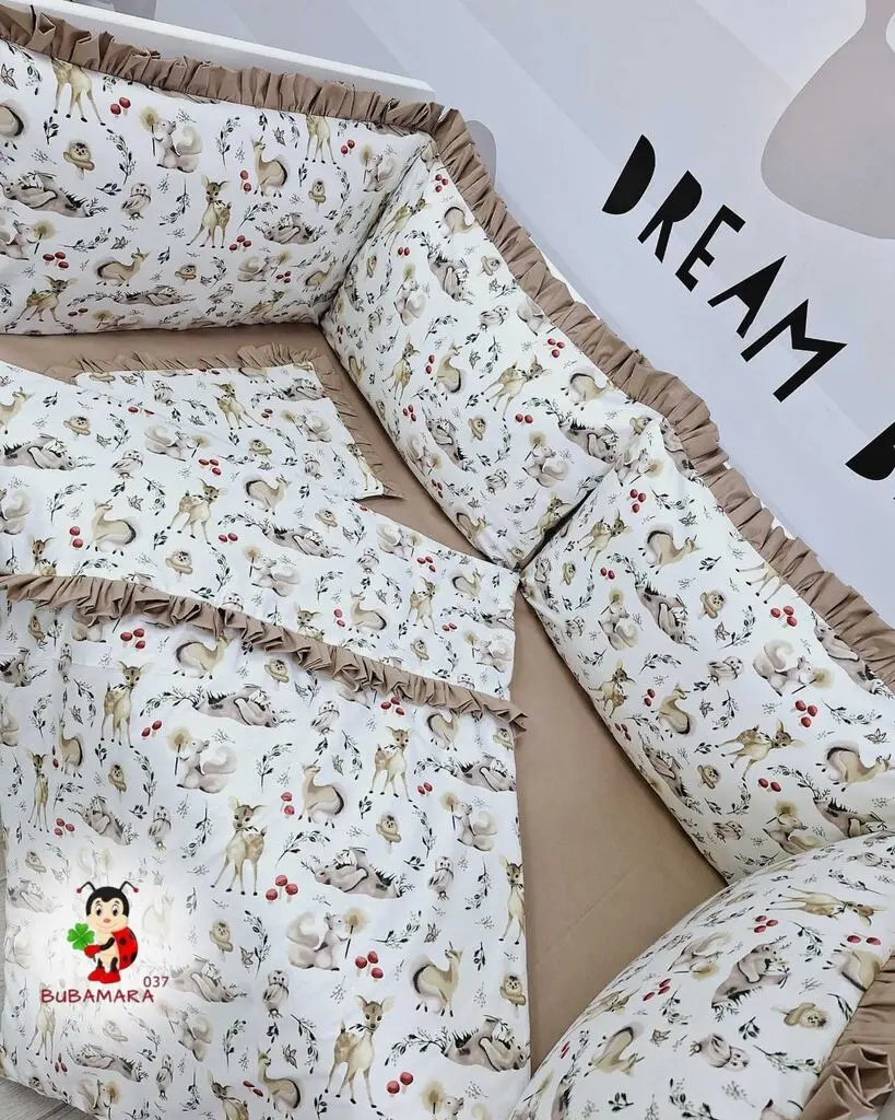 Bubamara037 Set posteljine za krevetac sa ogradicom od jastuka sa karnerom, Bež