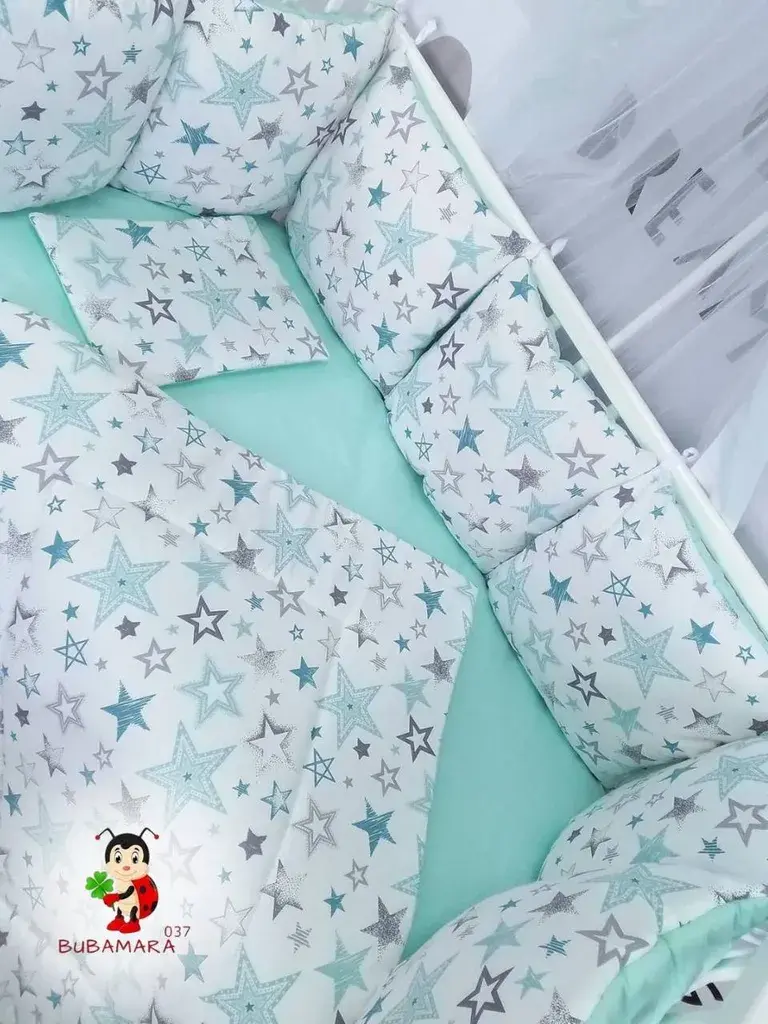 Bubamara037 Set posteljine za krevetac sa ogradicom od jastuka Sive zvezdice, Menta