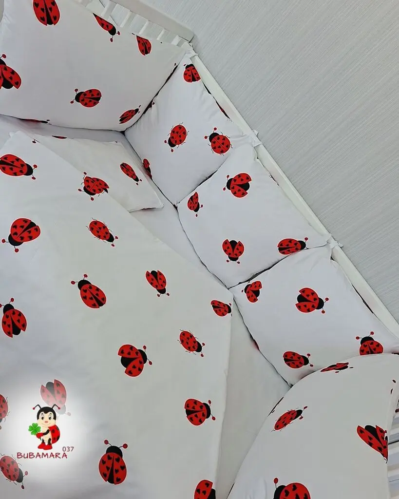 Bubamara037 Set posteljine za krevetac sa ogradicom od jastuka Bubamara, Beli