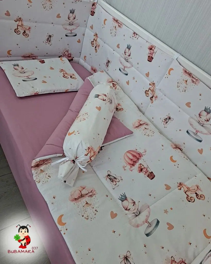 Bubamara037 Set posteljine za krevetac sa ravnom ogradicom Balerine, Roze