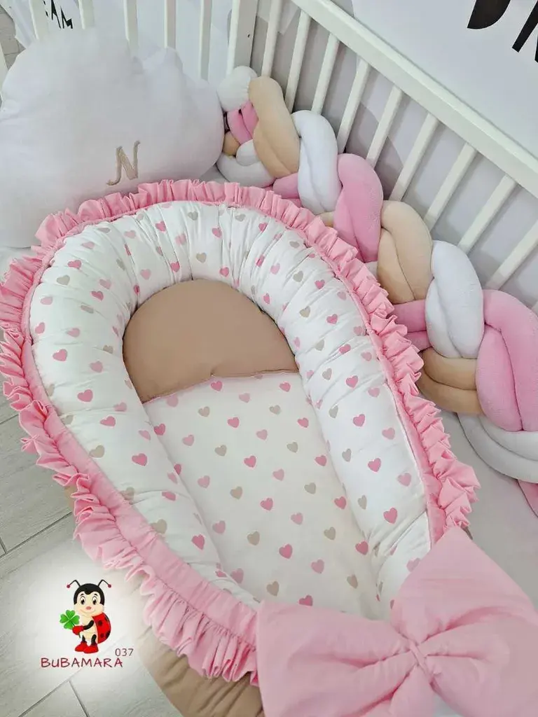 Bubamara037 Gnezdo za bebe sa karnerom Srculenca, Krem-roze