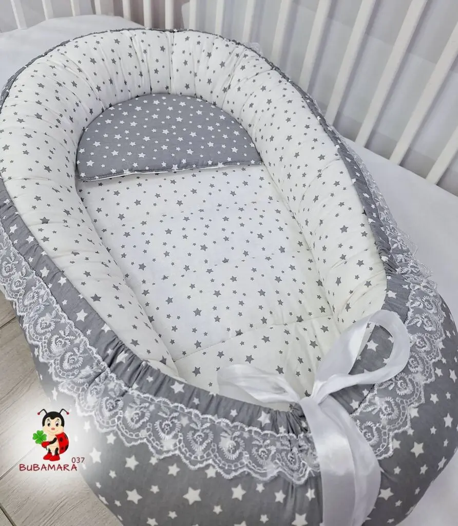 Bubamara037 Gnezdo za bebe Zvezdice, Belo-sivo