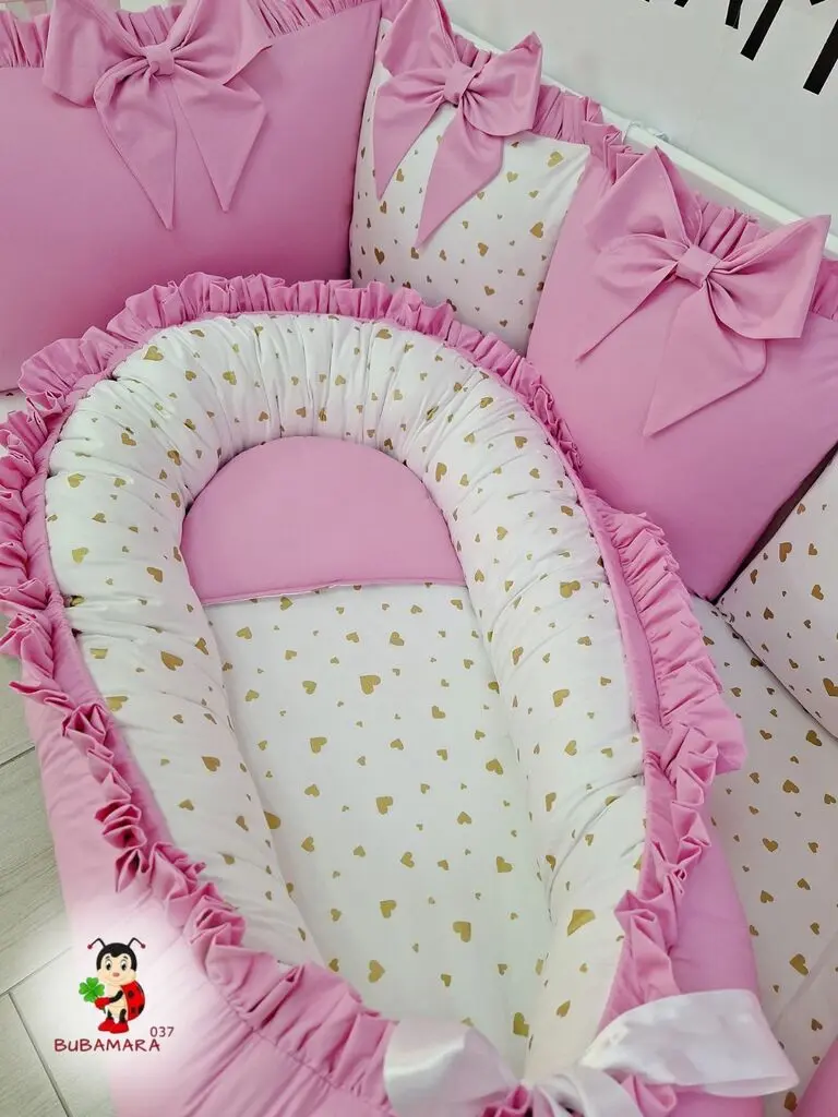 Bubamara037 Gnezdo za bebe sa karnerom Zlatna srca, Roze