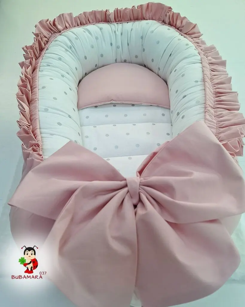 Bubamara037 Gnezdo za bebe sa karnerom Srebrne tufne, Roze