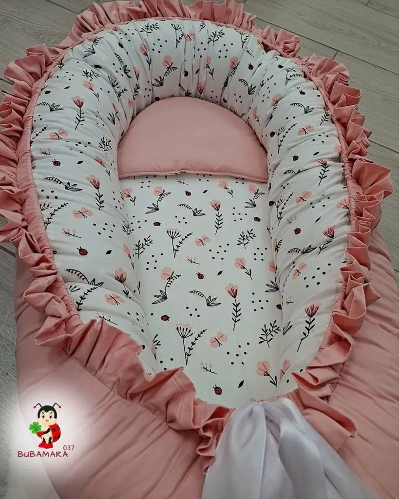 Bubamara037 Gnezdo za bebe sa karnerom Cvetići, Roze