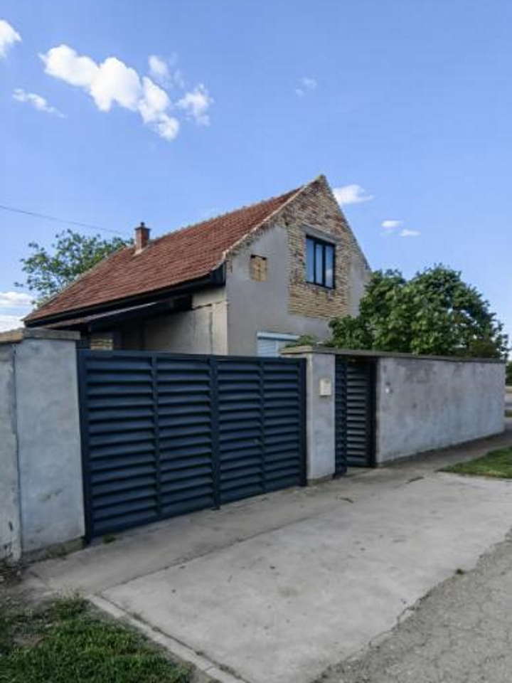 Na prodaju kuća u Bačkom Gračacu