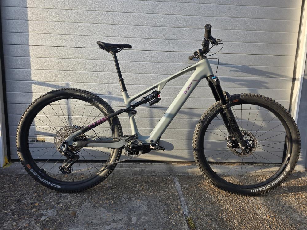 Cube AMS HYBRID ONE44 C:68X , L size, 18.5 kg