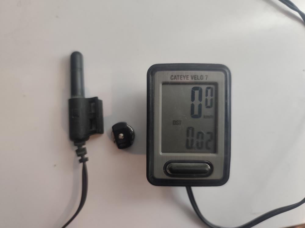 Cateye Velo 7