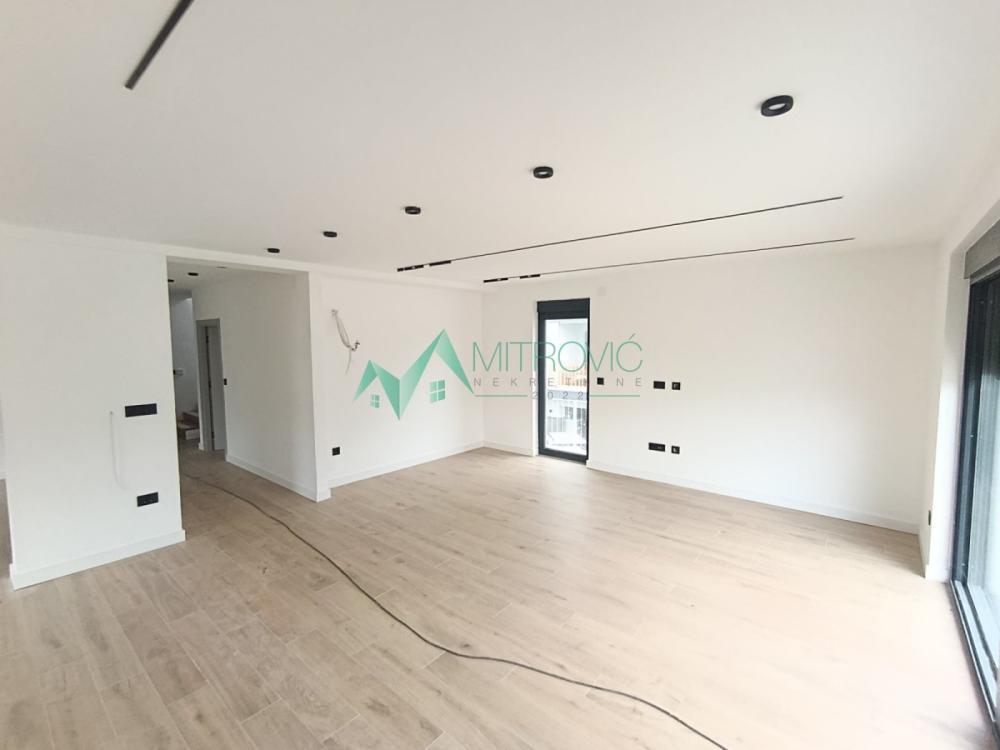 Petosoban stan na prodaju, 201m2, 482.040€