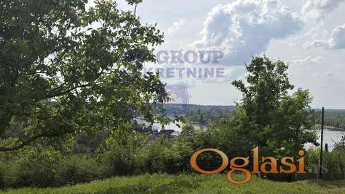 Građevinski plac sa pogledom na Dunav!