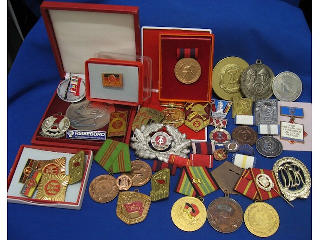 NEMACKA DDR lot medalja bedzeva znacki oznaka