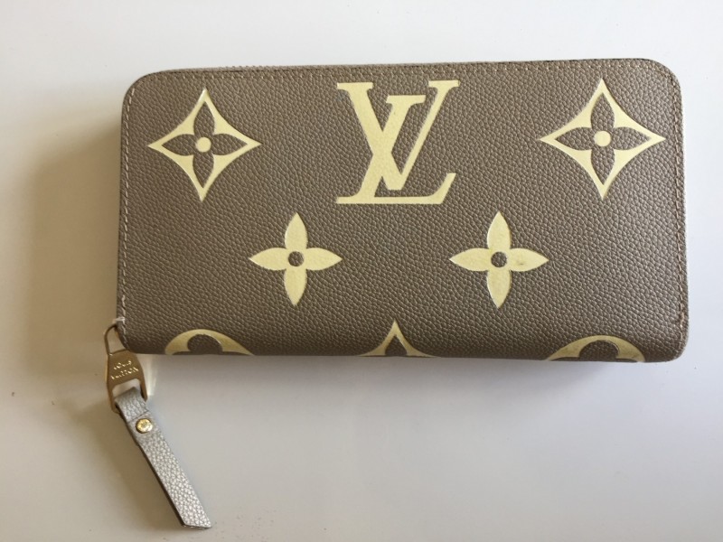 LOUIS VUITTON veliki novčanik , KAO NOV
