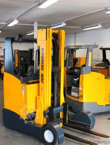 Reach truck
Jungheinrich ETV C16