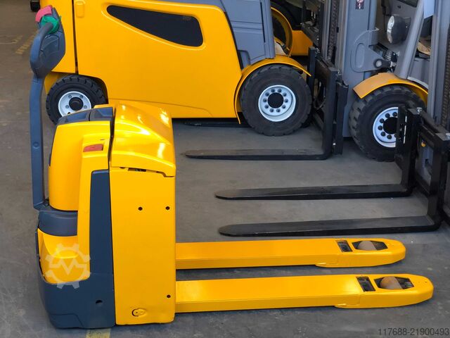 Paletni kamion pešaci
Jungheinrich EJE 220 - Service Neu - Batterie 80% - 2t