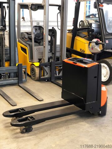 Paletni kamion pešaci
BT LWE 200 - Service Neu - Nur 2.269 Std.