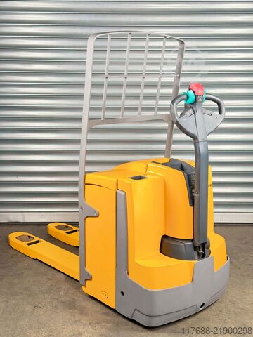 Paletni kamion pešaci
Jungheinrich EJE 220r - Service Neu - Batterie 82% - Neigung - 2t