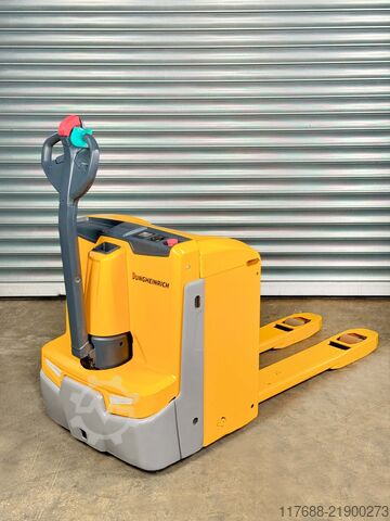 Paletni kamion pešaci
Jungheinrich EJE 225 - Service Neu - Batterie 80% - 2.5t - Nur 3-323 Std.