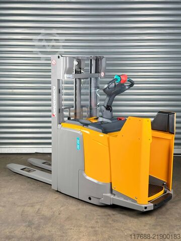 Putnici paletnih kamiona
Jungheinrich ERC 212 - Service Neu - Batterie 80% - 2,5m Hub