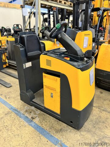 Vučni traktor
Jungheinrich EZS 130 - Service Neu