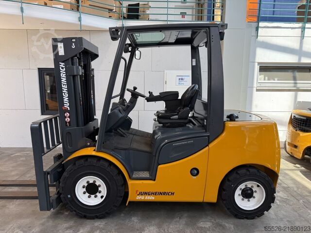 Dizel viljuškari
Jungheinrich DFG 550 S / Top Zustand / 3324 Std.