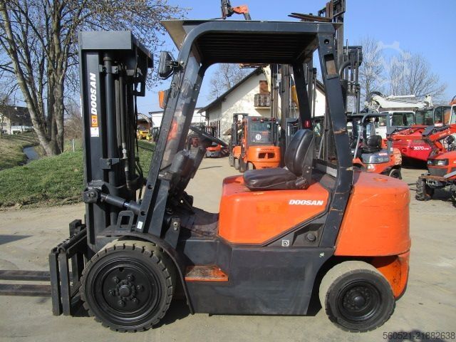 Dizel viljuškari
Doosan D30G -Triplex-FH 4,7m + Seitenschieber