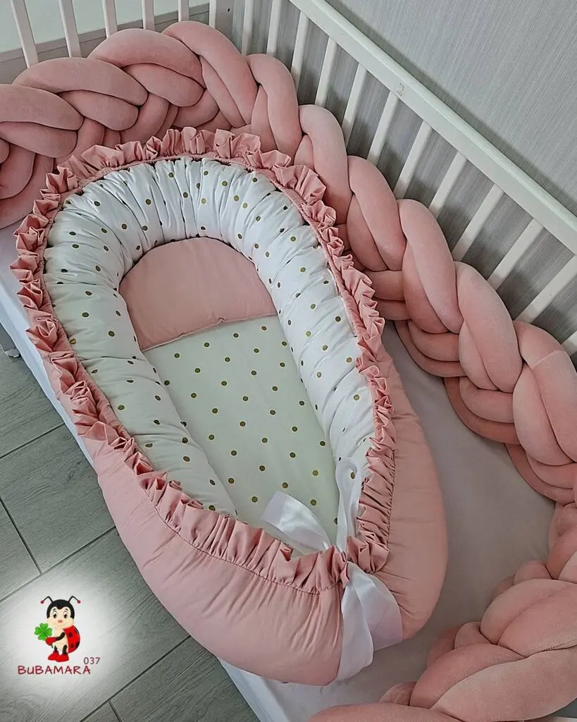 Bubamara037 Gnezdo za bebe sa karnerom Zlatne tufne, Roze