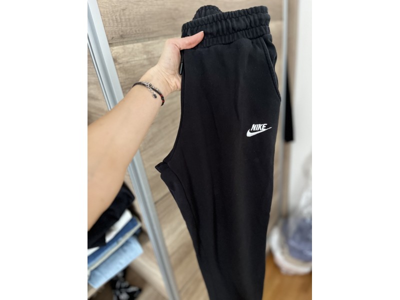 NIKE zenska trenerka