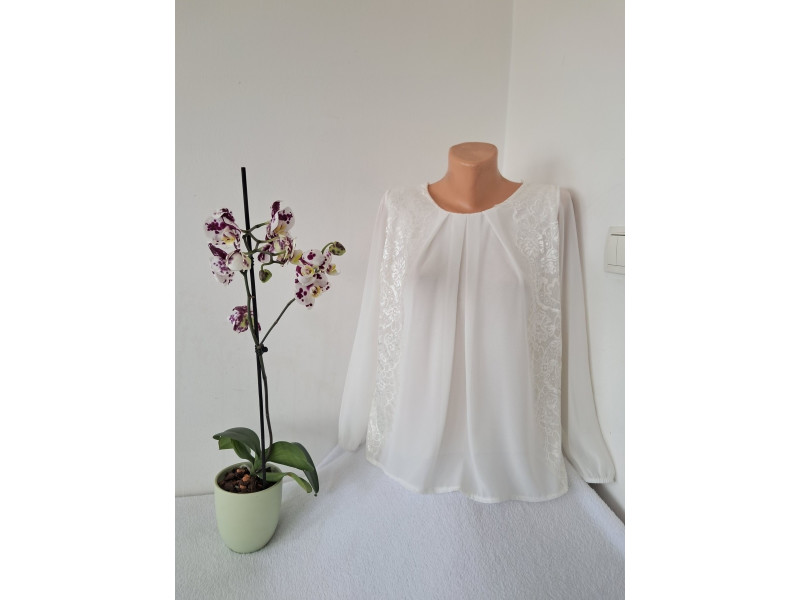 Prefinjena bela cipkana bluza vel L