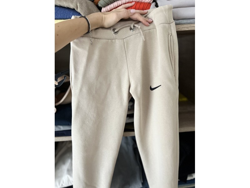 NIKE zenska trenerka