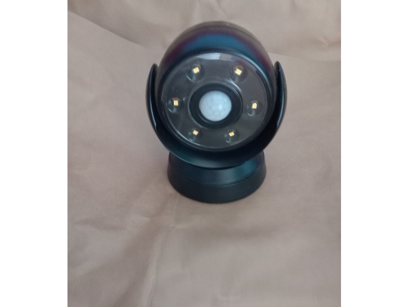 ​NEISPRAVNA Bežična LED Lampa sa Senzorom Pokreta