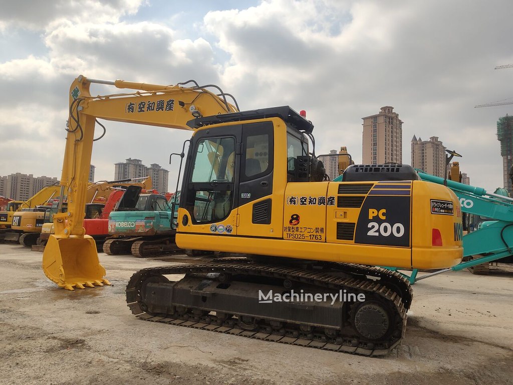 Komatsu PC200-8 bager guseničar