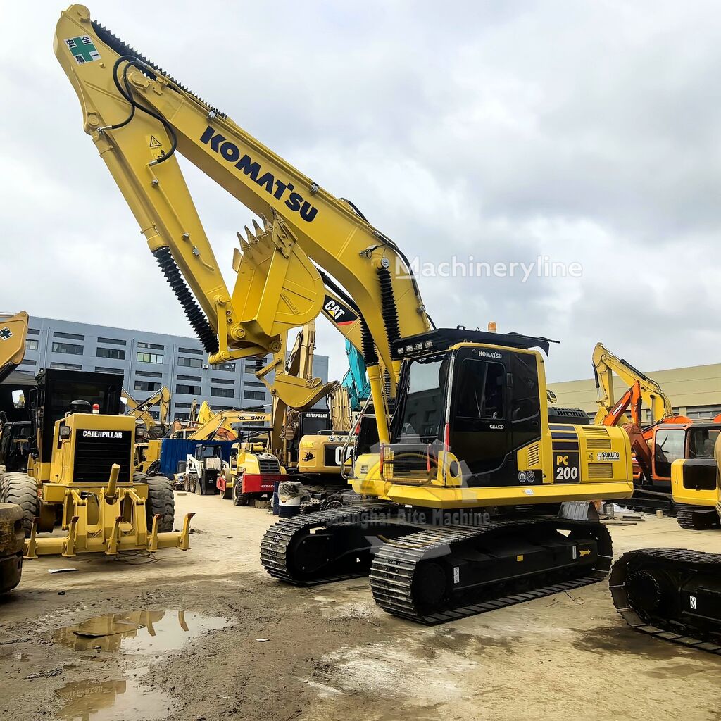 Komatsu PC200-8 bager guseničar