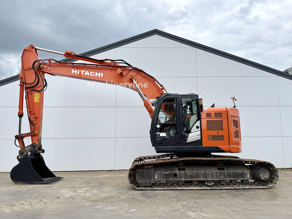 Hitachi ZX225USLC-5B bager guseničar