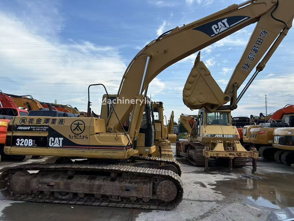 Caterpillar 320B bager guseničar
