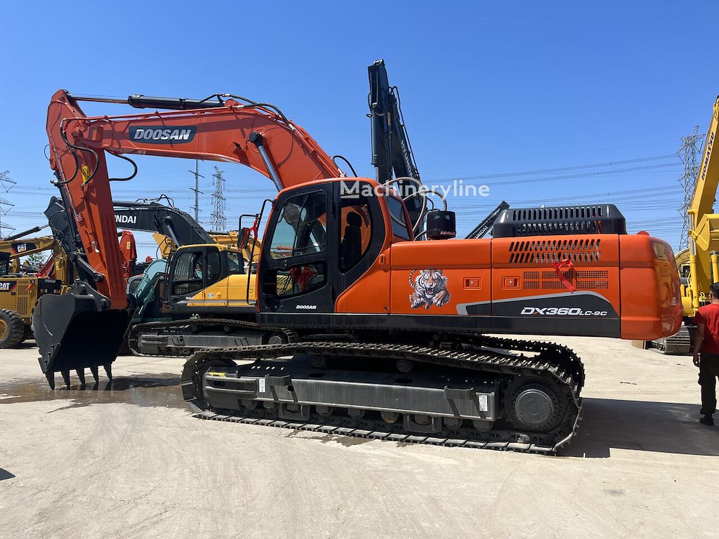 Doosan DX360LC bager guseničar
