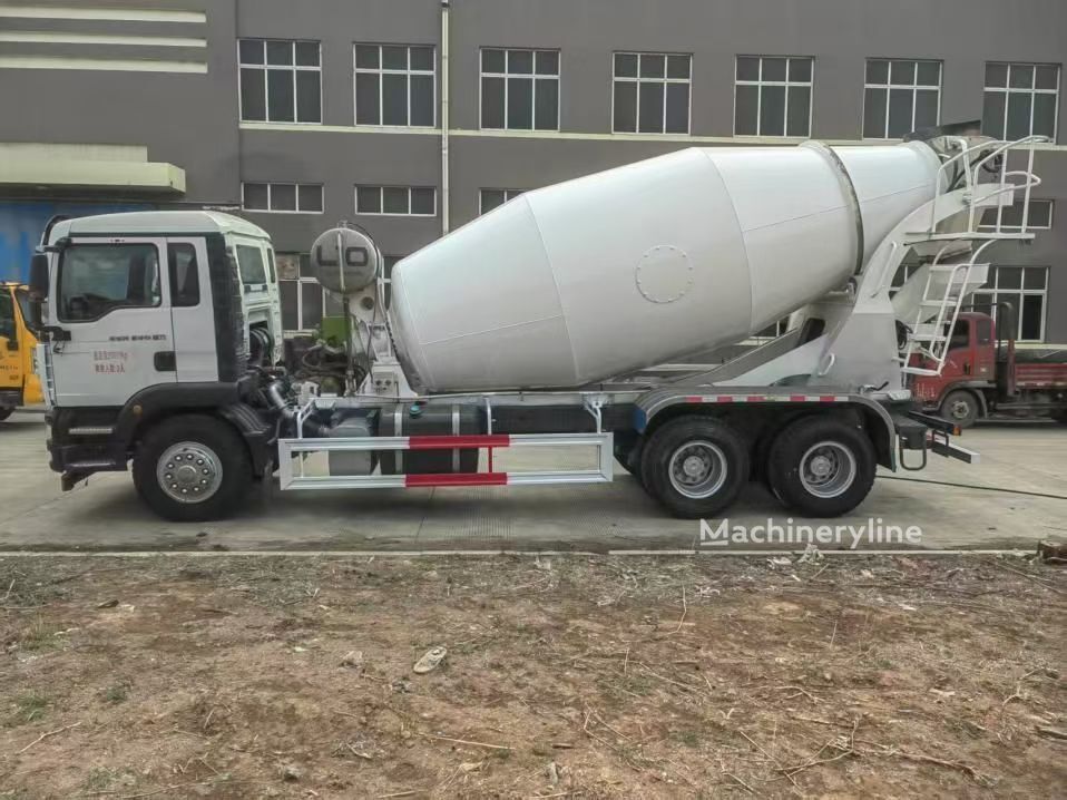 Shacman kamion s mešalicom za beton