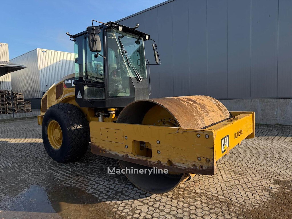 Caterpillar CS66B kompaktor s jednim valjkom