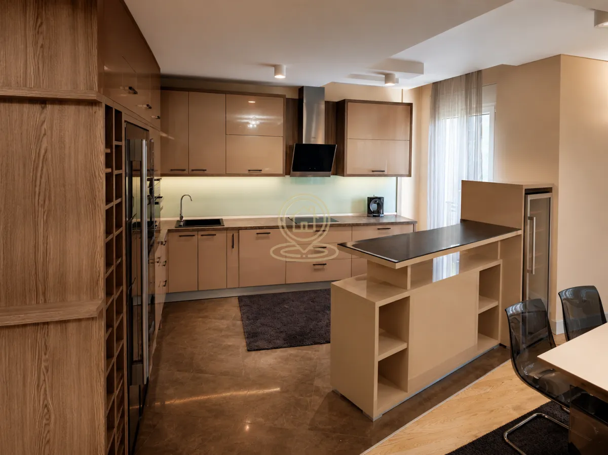 Izdavanje, četvorosoban stan, 180m², Vračar Hram, Vračar Sve Podlokacije
