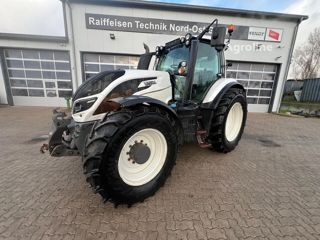 Valtra T214 traktor točkaš