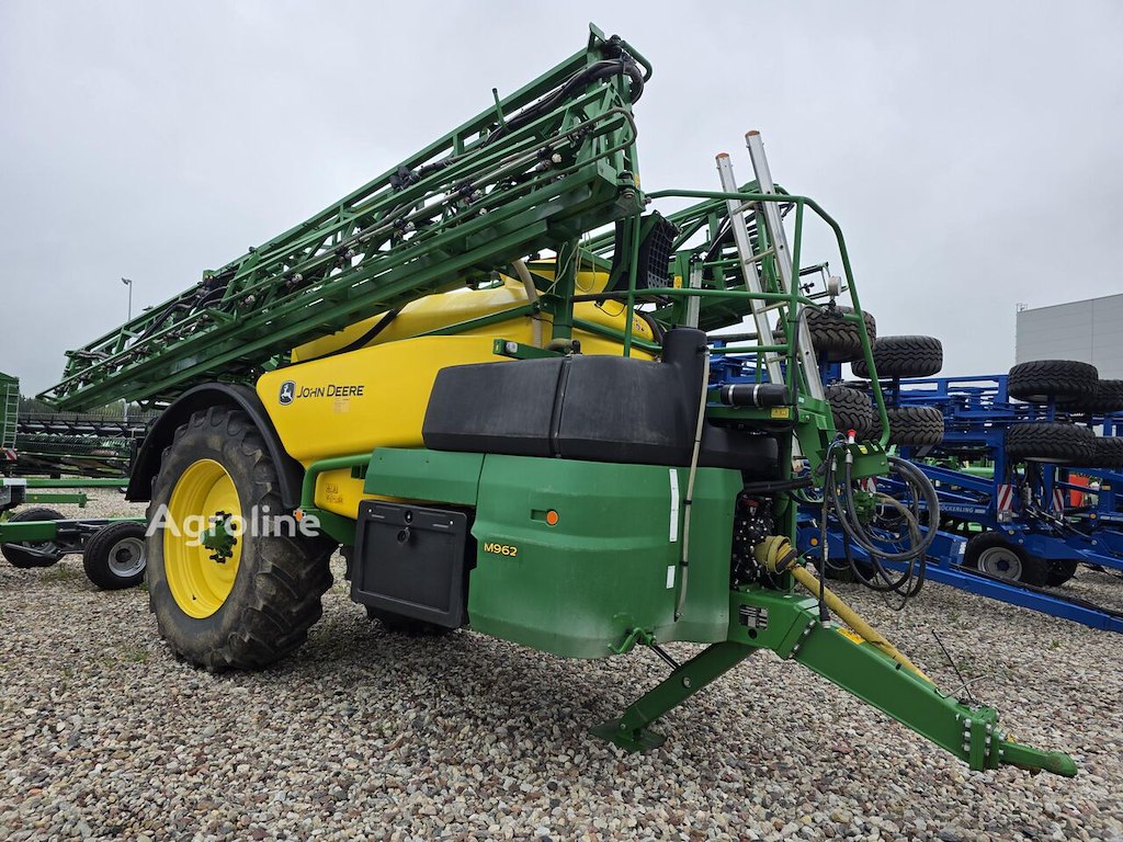 John Deere M962 vučena prskalica