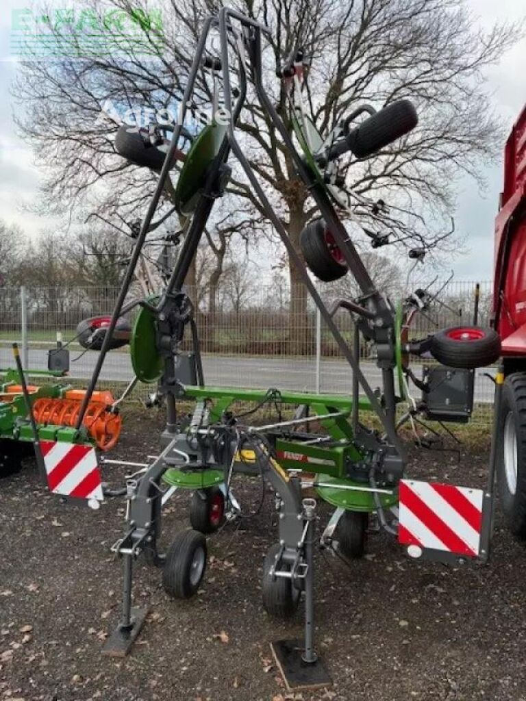 Fendt lotus 770 prevrtač sena