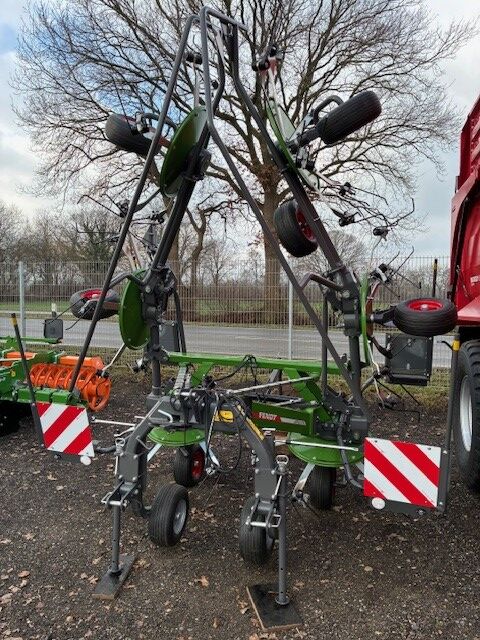 Fendt Lotus 770 prevrtač sena