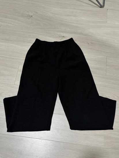 Zara pantalone na ivicu
