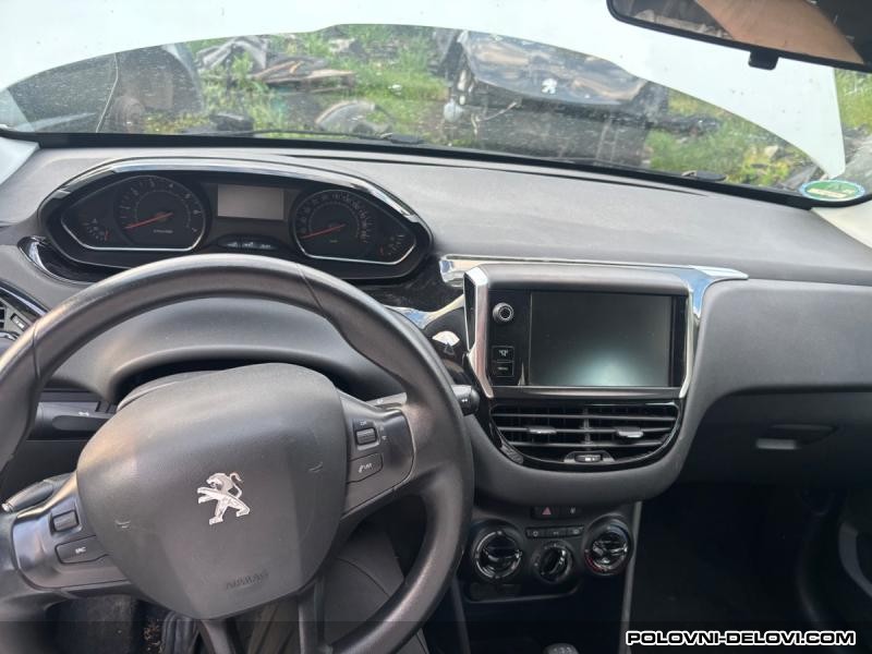 Peugeot 208 Enterijer