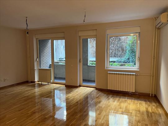 Prodajemo dvoiposoban stan, Vracar, 81m²