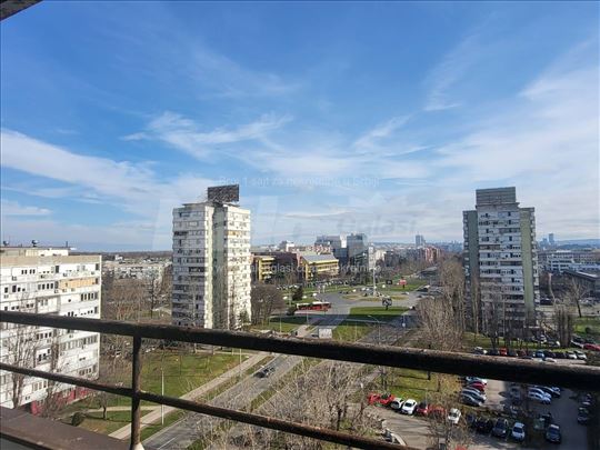 Dvosoban stan-Fontana-Panoramski pogled-Uknjizen