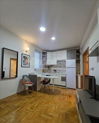 Izdaje se stan 46m² u centru grada