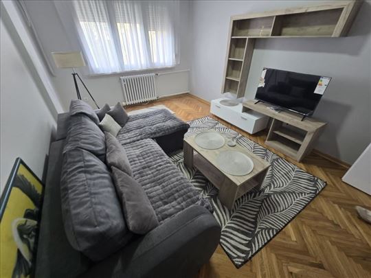 Izdaje se 2.0 renoviran stan u Lominoj ID#19218