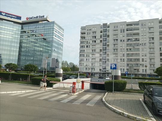 Izdajem garazu u Belvilu ispod Unikredit banke